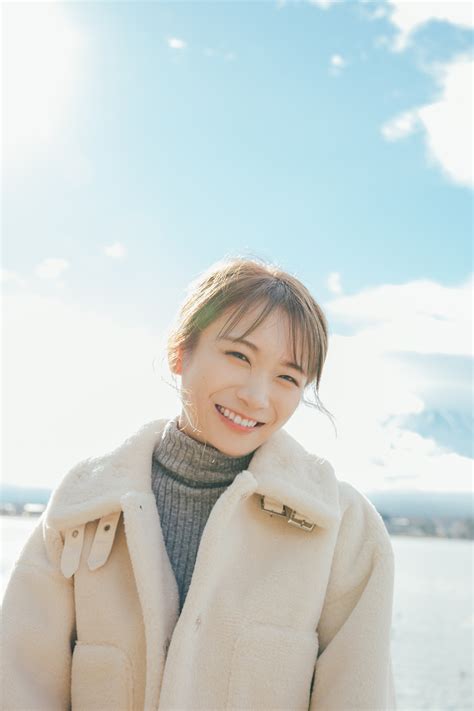 秋元真夏 卒業記念写真集『振り返れば、乃木坂』【星野書店限定ポストカード付】 星野書店オンライン