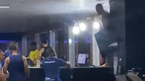 Vídeo homem nu invade e quebra academia em MG ISTOÉ Independente