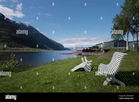 Banc En Bois Bleu Hi Res Stock Photography And Images Alamy