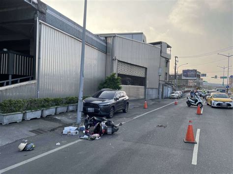 【有片】兩車碰撞騎士肇逃離開現場 警循線逮人 蕃新聞
