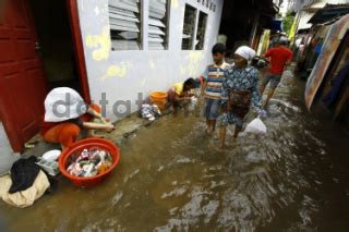 Banjir Di Bukit Duri Jakarta DATATEMPO