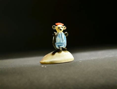 Kto Eto? - Discover the Artist Behind the Generation Eto