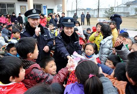 南京：民警进校园开展寒假安全教育活动
