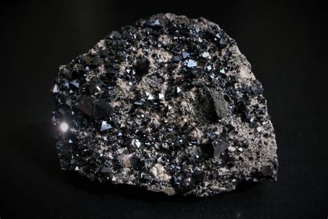 Lodestone Meaning Properties And Benefits You Should Know