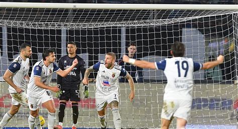 RILEGGI IL LIVE CASERTANA AVELLINO 1 2 I Lupi Portano A Casa La