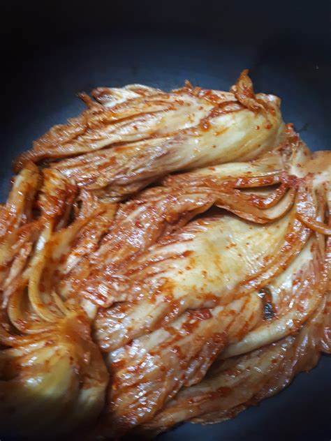 돼지뒷다리살묵은지조림