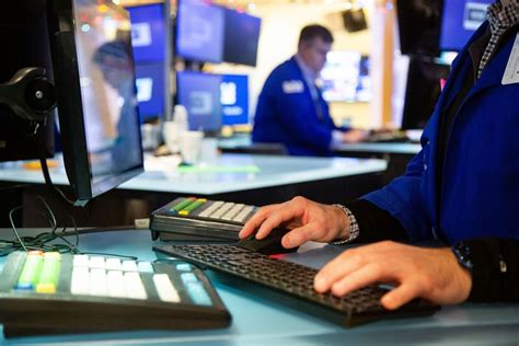 【米国市況】株は下げ埋める､ハイテク巡る懸念後退－ドルは129円半ば Bloomberg
