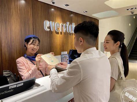 迎疫後首暑長假人潮 業者推憑機票即享免稅價再85折及機場接駁券 觸食旅