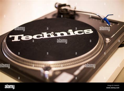 Technics Record Player Hi Res Stock Photography And Images Alamy