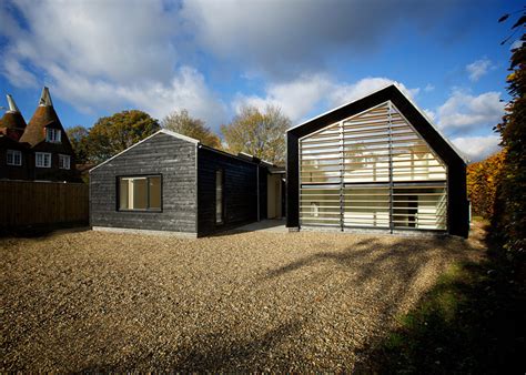 Nash Bakers Bourne Lane House Takes Its Cues From Old English Barns