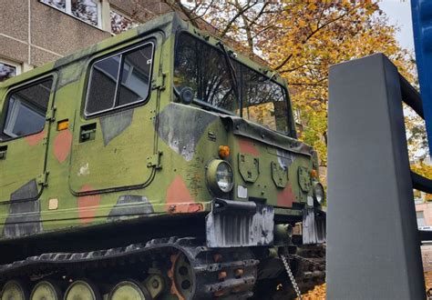 Kadetų Licėjų Pasiekė Vikšrinis Visureigis Bv 206 Generolo Povilo Plechavičiaus Kadetų Licėjus