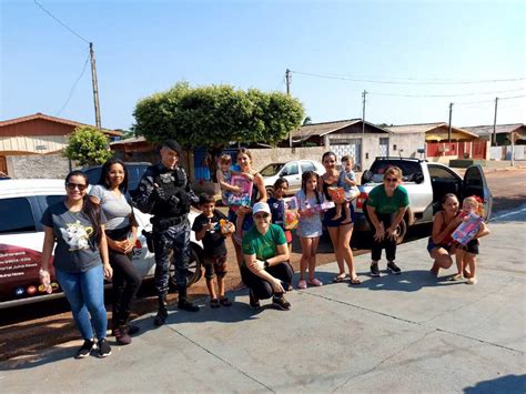 20º Batalhão Polícia Militar realiza entrega de brinquedos no dia das