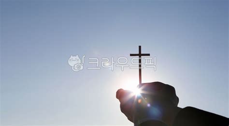 십자가 손 빛 반짝이는 예수그리스도 사진 이미지 일러스트 캘리그라피 Artin작가