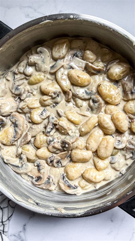 Ñoquis Con Salsa De Champiñones — Saboreanda