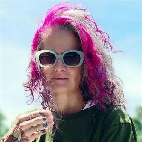 Sarah Notyourmothersmom On Threads