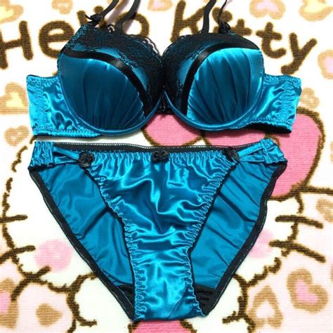 【新品】女子大生もちまる ブラジャーショーツ テカテカ 水色の黒レース 上下セット 下着 パンティ Ol Jd Jk Jc ティーンズ エコ