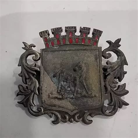 Antiguo Pin Metálico Escudo Sin Identificar