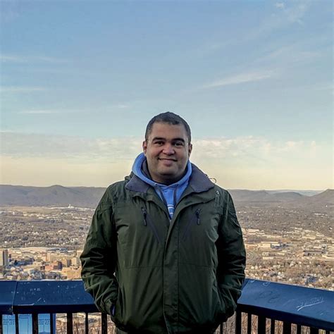 Eslam Hussein Advanced Research Computing Virginia Tech