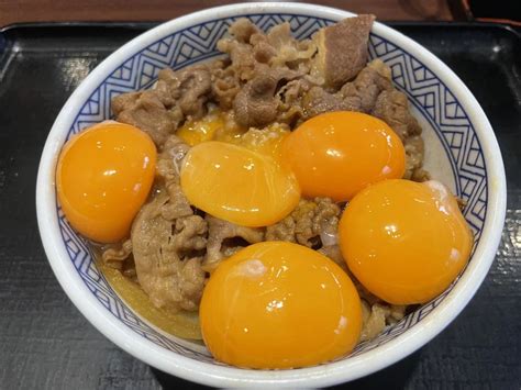 Twitterユーザー「所得の低そうな人ほど牛丼店でごちそうさまと言う」→ ひろゆきさん「所得億超えてる」→ 手越祐也さん「俺も低いのかな