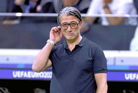 Јакин доби нов договор