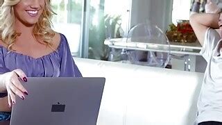 Rambut Pirang Film Populer Tube