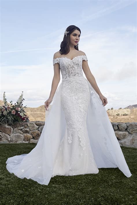 Why Were Still Loving The Off The Shoulder Wedding Dress Trend