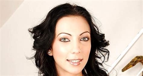 Abelia Biography Wiki Age Height Career Photos And More