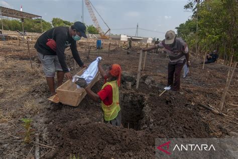 Relokasi Makam Terdampak Proyek Pembangunan Jalan Tol Solo Yogyakarta ANTARA News