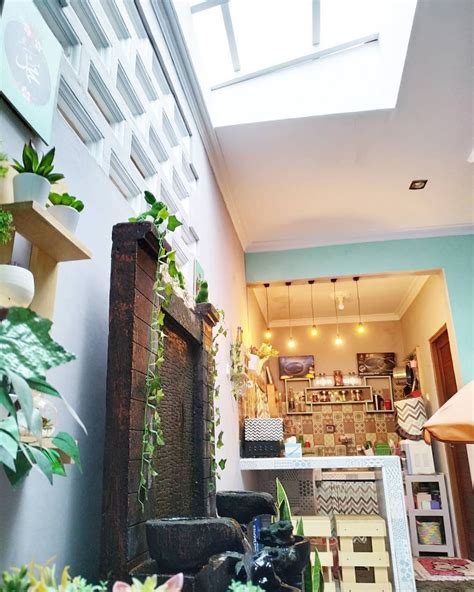 Potret Dapur Mungil Tanpa Kitchen Set Ini Interiornya Bikin Sejuk Berasa Masak Di Taman Indoor