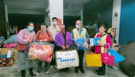 歲末送暖 泰山區公所攜手在地企業、慈善團體 送物資紅包給弱家