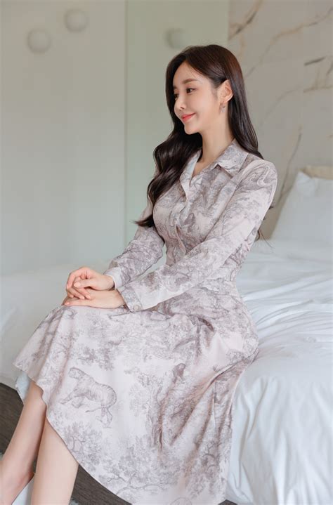 ปักพินโดย Son Yoon Joos Collection ใน Son Yoon Joo 15 เสื้อผ้าผู้หญิง