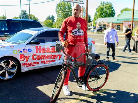 Friday Star Tommy Tiny Lister Peddling Tombstones For Cemetery Tim