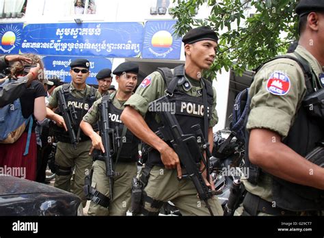 Phnom Penh Cambodia 26th May 2016 Cambodian Police Briefly Surround