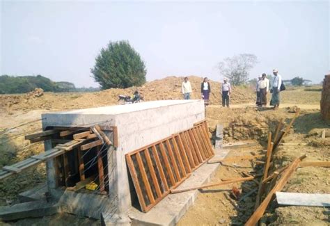 ညောင်လေးပင်မြို့နယ်ရှိ ကုန်ထုတ်မြေသားလမ်း ဆောင်ရွက်နေမှုများအား တာဝန်ရှိသူများ ကွင်းဆင်းစစ်ဆေး