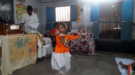 স্বাধীনতা দিবস উপলক্ষে স্কুলে ছোট্ট একটা মিষ্টি মেয়ের পারফরম্যান্স