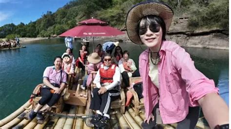 女排黄金一代再聚首，陈忠和领衔畅游武夷山，赵蕊蕊堪称冻龄女神