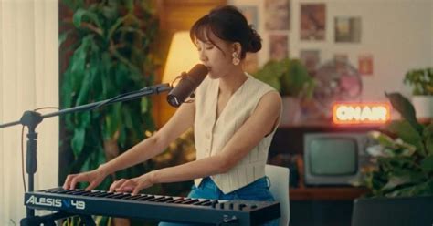 First Grammys Press Play Artist From Hong Kong Writes Songs On Body