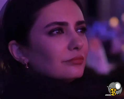 نگاه معنادار و اشک آلود لیندا کیانی در کنسرت فرزاد فرزین فیلو