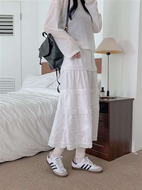 필링바잉 라스트피스 로맨틱 펀칭 레이스 밴딩 롱스커트