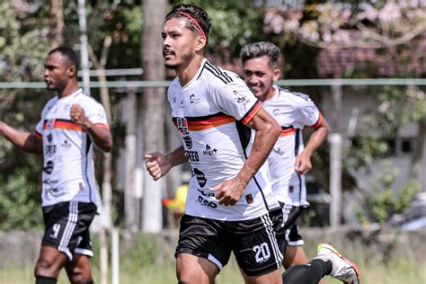 Destaque Do Santa Rosa Meia Adauto Pode Assinar O Remo Para O