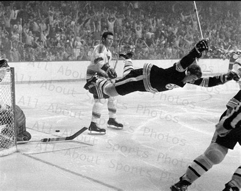 Bobby Orr Scores Stanley Cup Clinching Goal Vs St Louis Blues 1970 Etsy