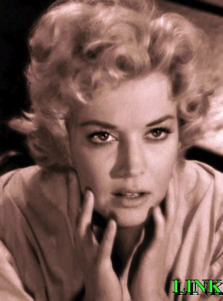 Max Baer Jr Remembers Donna Douglas Moon