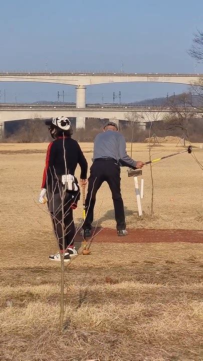 파크골프 러닝5 파크골프의 기본 샷 자세 정확하게 에이밍헤드와 몸을 하고 오뚜기처럼 하체를 고정오른발한 후 헤드를 부드럽게 던지는 안정된 샷이 스코어를