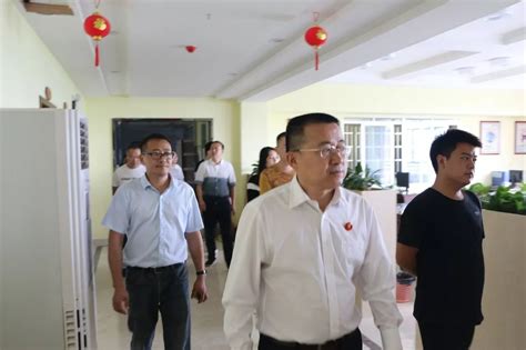 爱心助推企业发展 公益开创美好未来