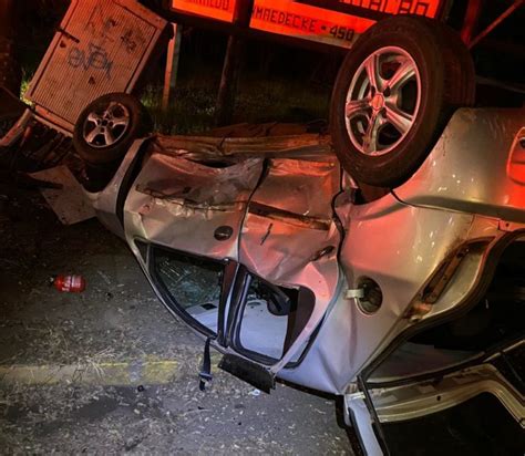 Duas Pessoas Ficam Feridas Em Capotamento No Bairro Aviação Em Venâncio