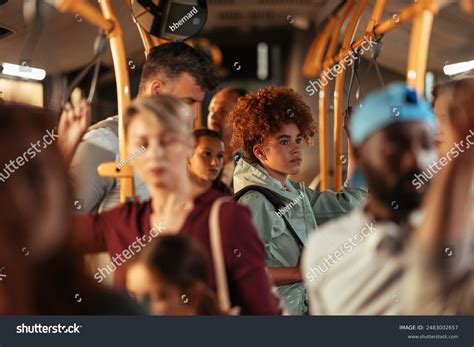 Teenage Girl Curly Hair Standing On 庫存照片 2483002657 Shutterstock
