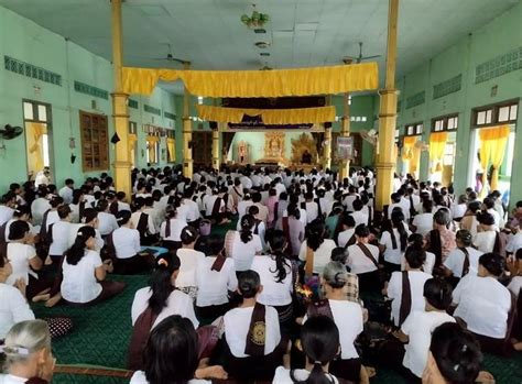 ဝါဆိုလပြည့်ဓမ္မစကြာအခါတော်နေ့၌တောင်ကုတ်မြို့တွင် ဥပုသ်သီလဆောက်တည်သူများ