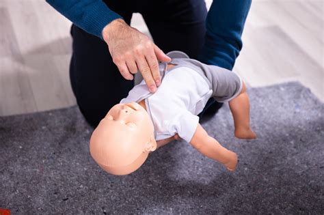 아기 Cpr 더미 응급 처치 훈련 심폐소생술에 대한 스톡 사진 및 기타 이미지 심폐소생술 아이 아기 Istock