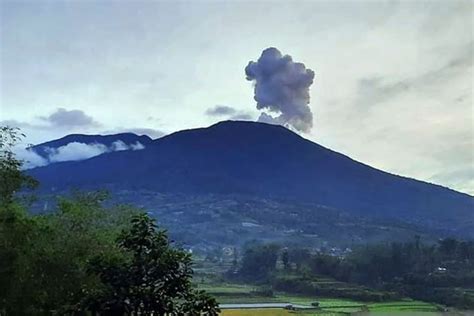 Gunung Marapi Sumatera Barat Kembali Erupsi TIMES Indonesia
