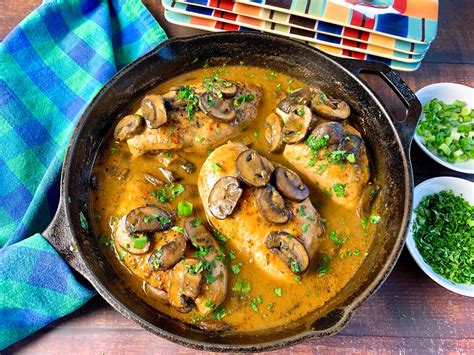 Easy Skillet Chicken With Mushroom Gravy